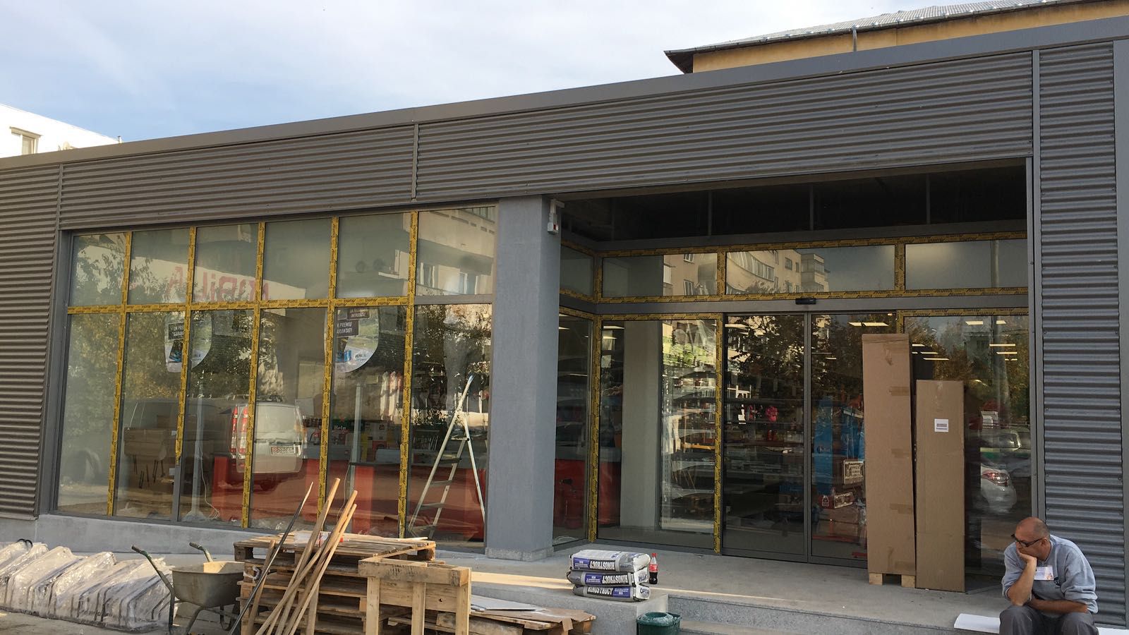 Installation d'une vitrine - Pro Rénovations